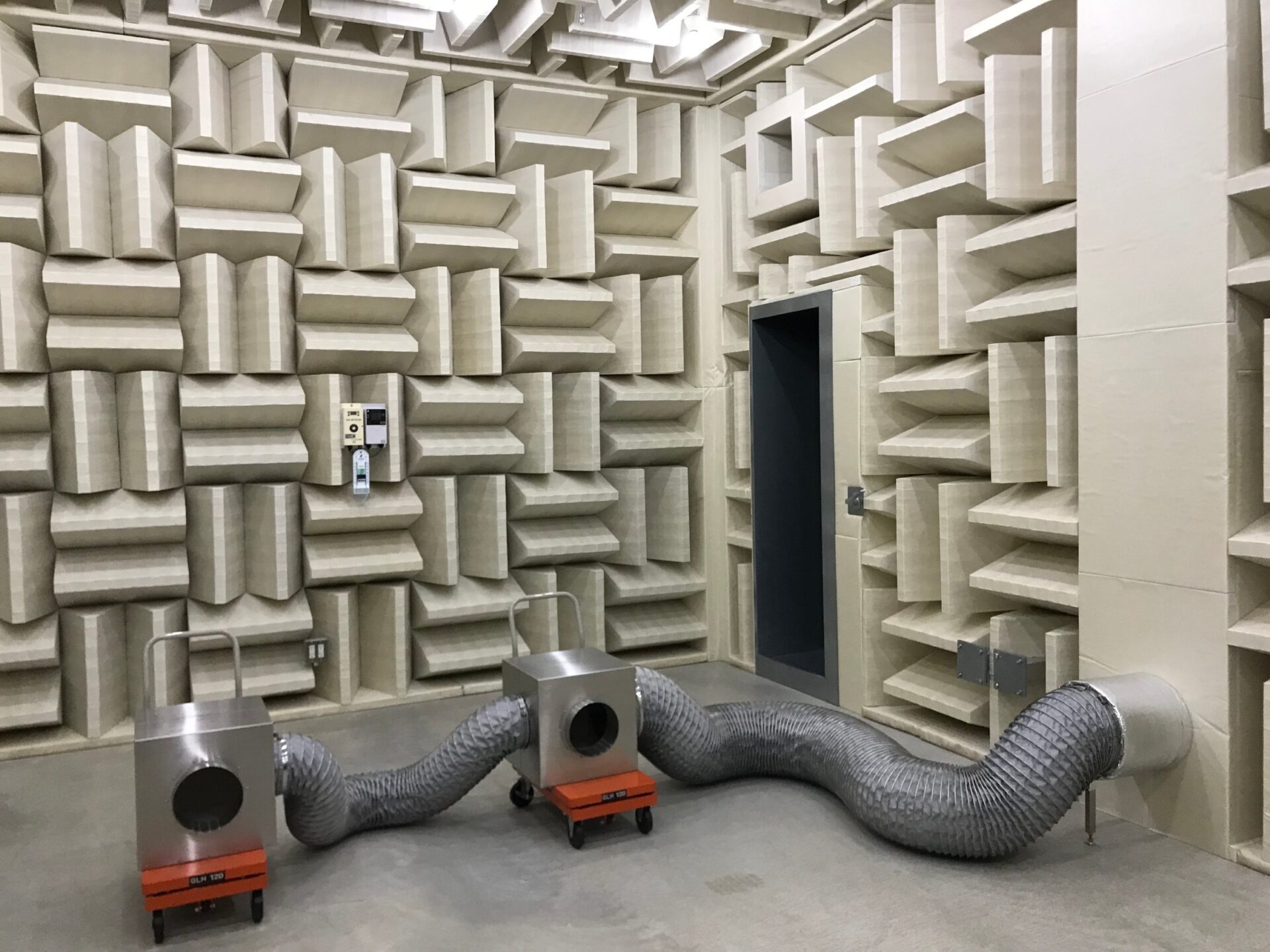 既成概念を超えた先に広がる世界「モルテン」のモノづくり基地[the Box]は熱狂的なコミュニティと独自の文化を育む - スポーツのチカラ